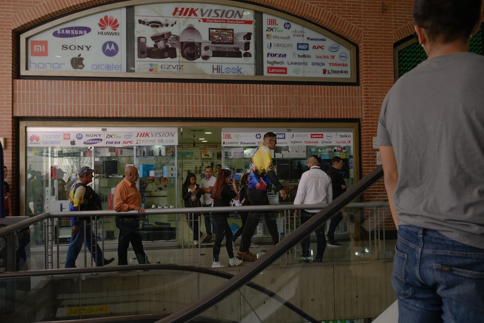 The sad story of Jeison, the man with the biggest feet in the world ...