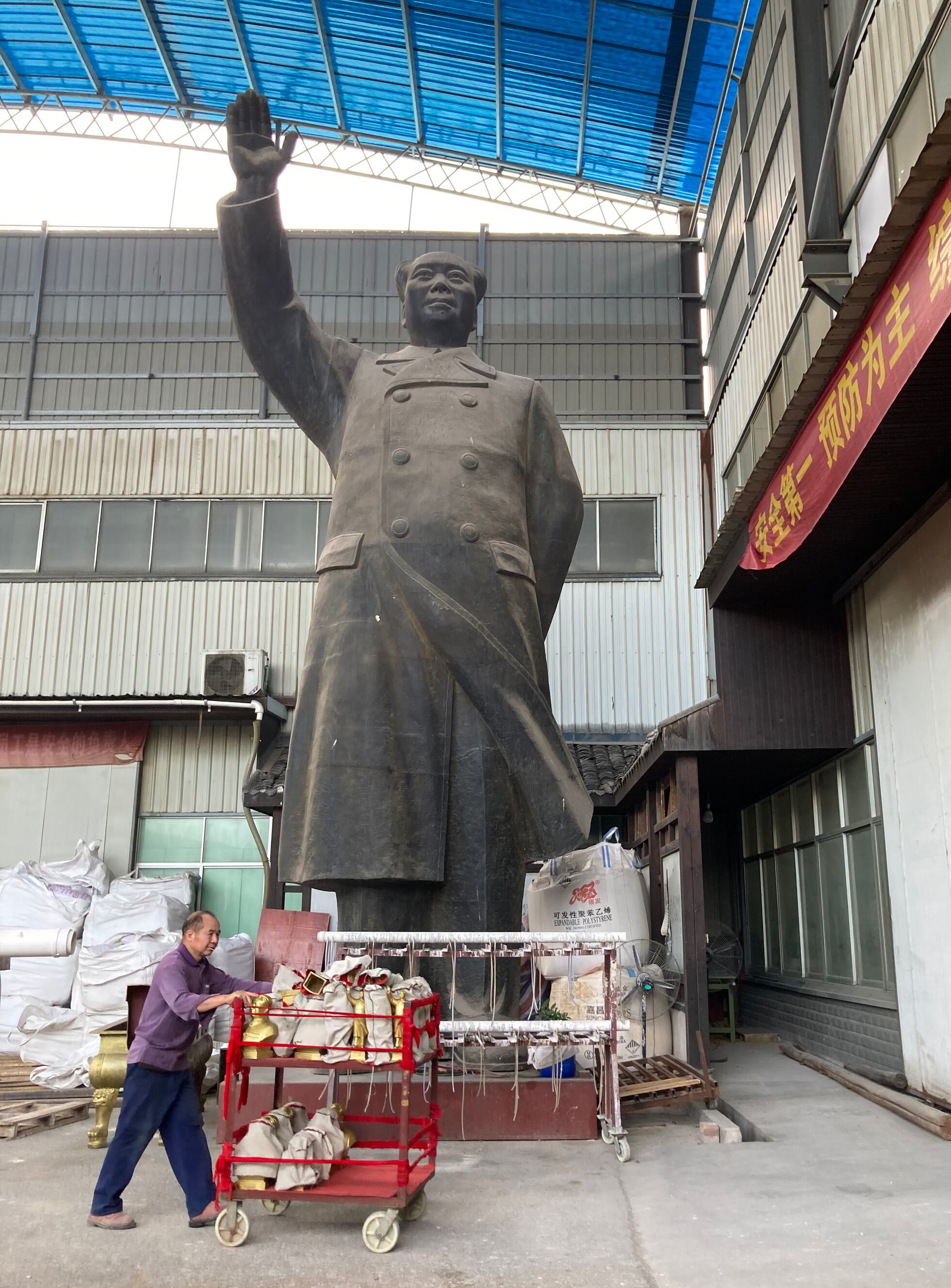 Viaje por la meca del ‘turismo rojo’: los 75 años de China desde ...
