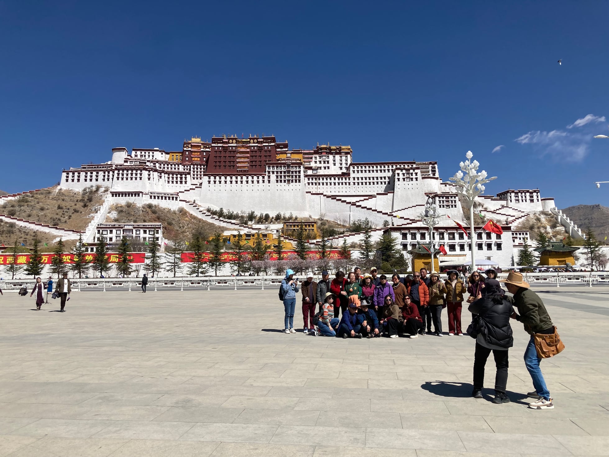 Tibet, the territory where the Chinese Communist Party is omnipresent ...