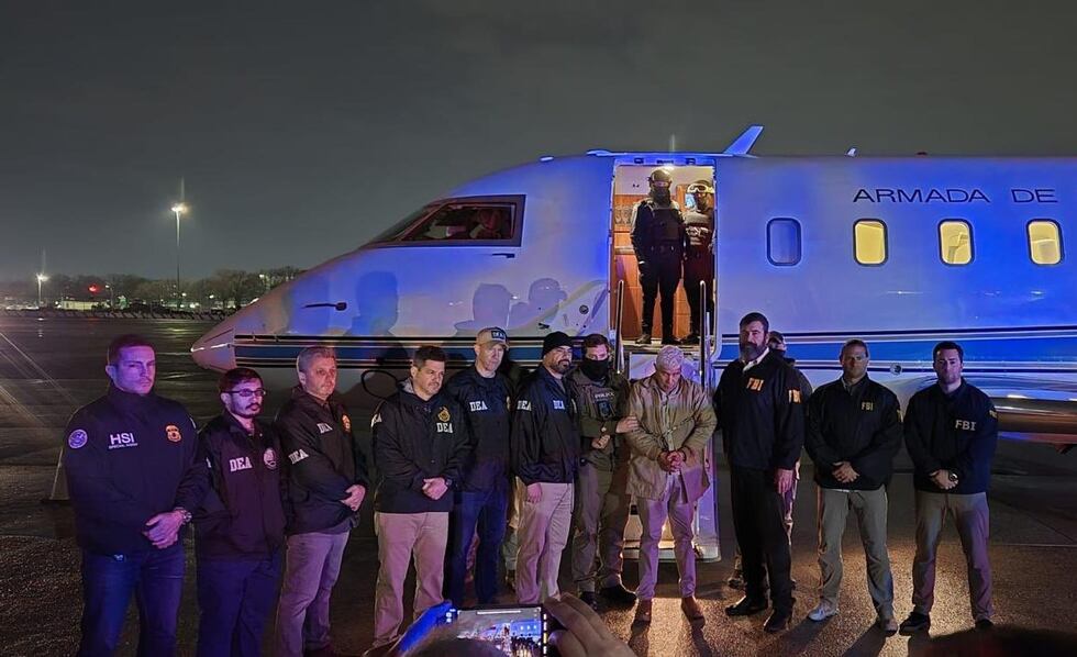 Extraordinary transfer of 29 cartel bosses from Mexico to the US ...