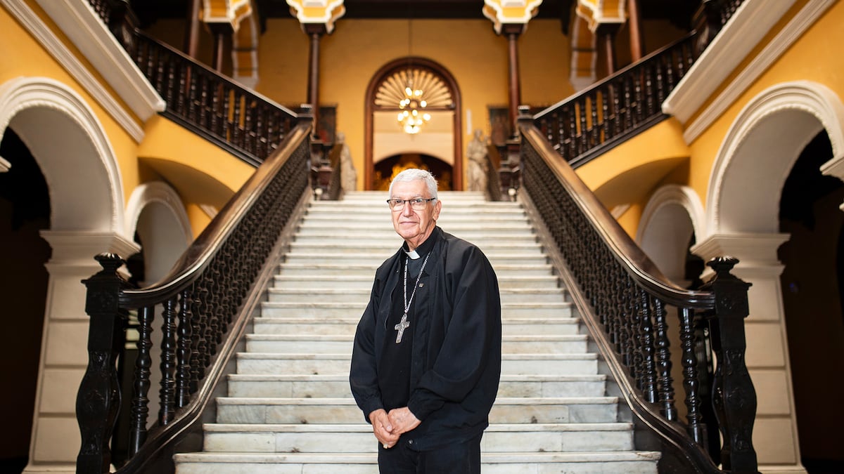 Carlos Castillo Mattasoglio: El Papa nombra cardenal en Perú a un ...