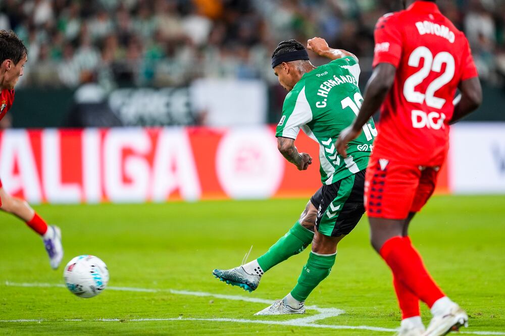 Pellegrini hace historia y cómoda victoria del Betis ante un flojo ...