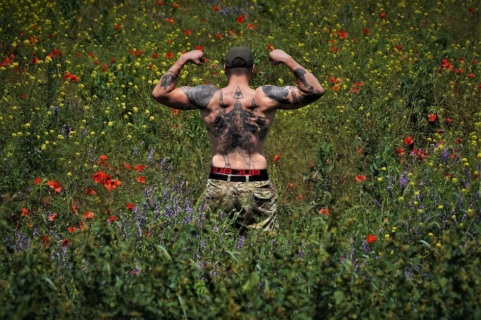 Ucrania: War tattooed on Ukrainian skin: flags, missiles, and skulls ...