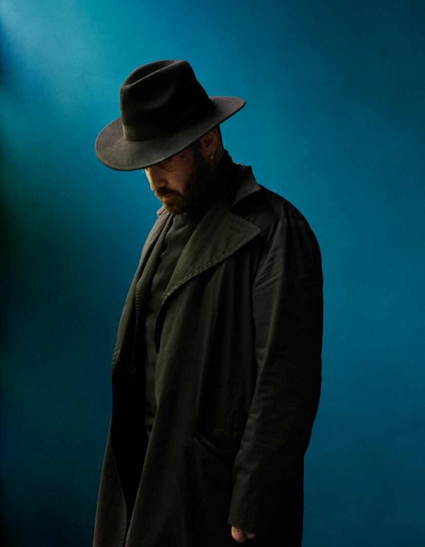 Abel Azcona, el artista que quiere hacer de su muerte una ‘performance ...