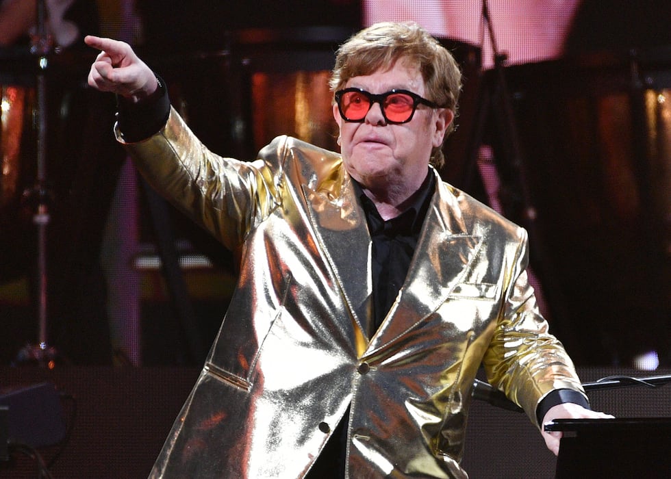 La vida tranquila de Elton John, el cantante que se resiste a pasar a ...