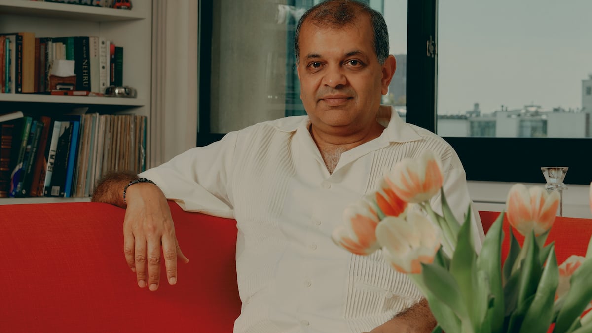 Suketu Mehta: ‘No wall can stop a person who is desperate’ | Culture | EL PAÍS English