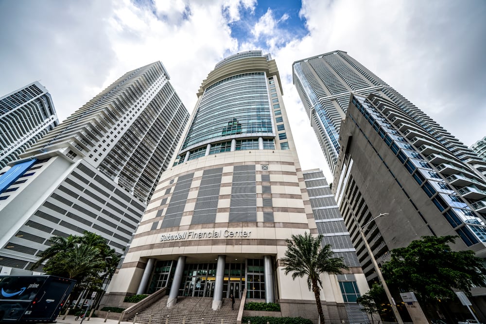 Amancio Ortega adquiere las oficinas del Banco Sabadell en Miami por ...
