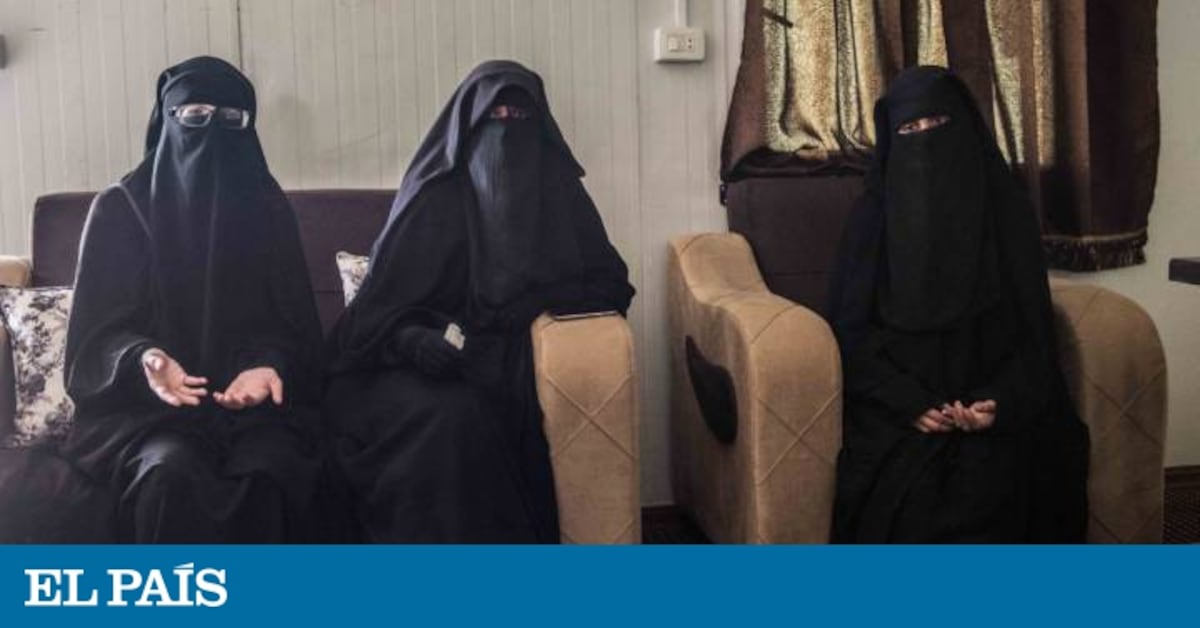 Spanish jihadists: Spain issues arrest warrants for ISIS women trapped ...
