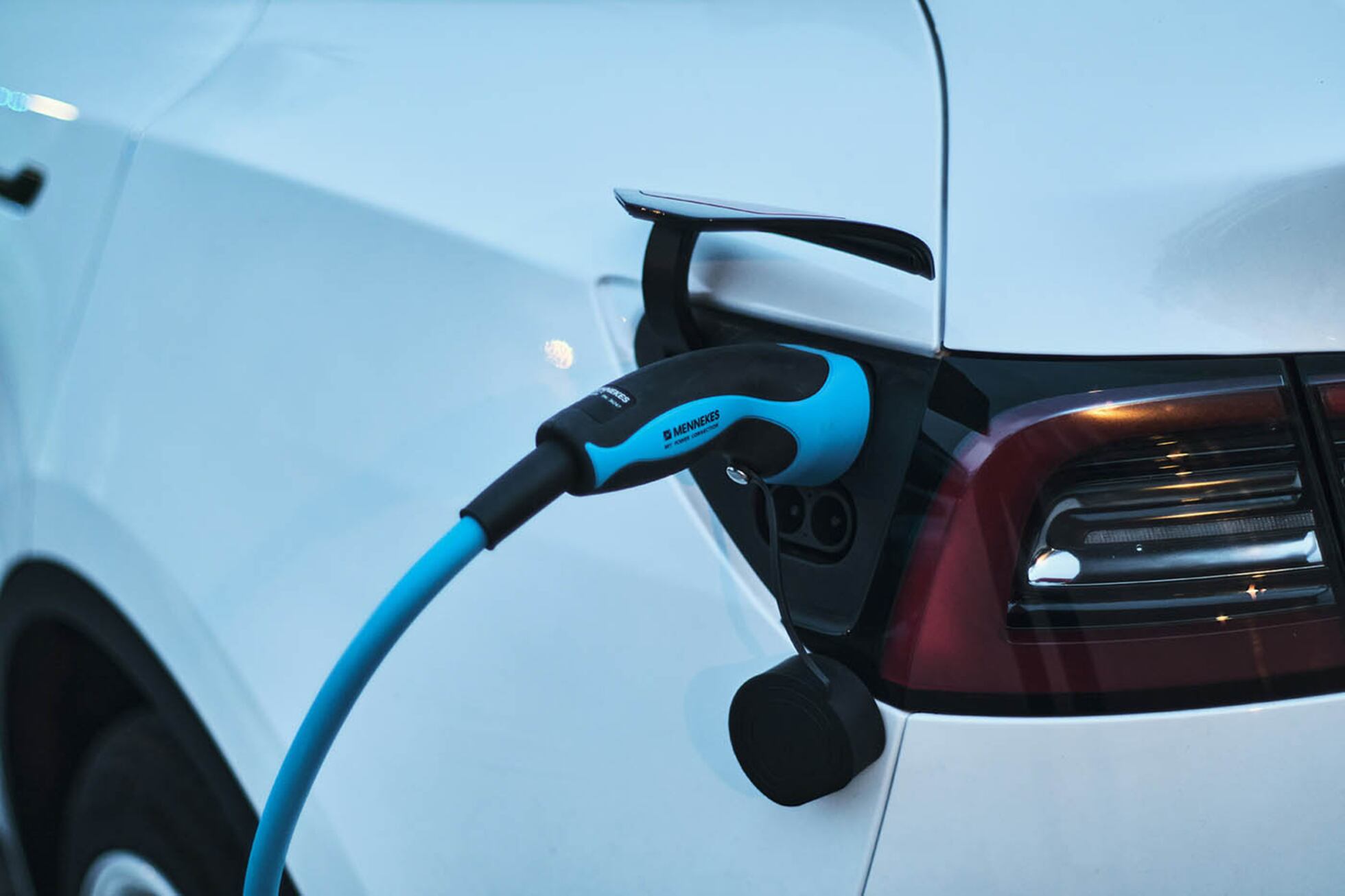 El Supercargador Tesla V4 ya es una realidad, y es más inteligente y ...