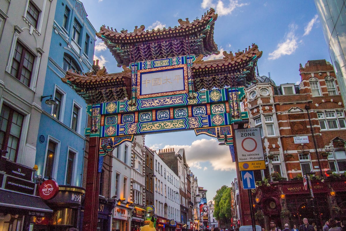 ¿Cuál fue la primera Chinatown? La conflictiva historia que esconden ...