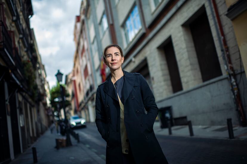 ¿Se puede vivir de la poesía? Ana María Caballero, la autora que vendió ...