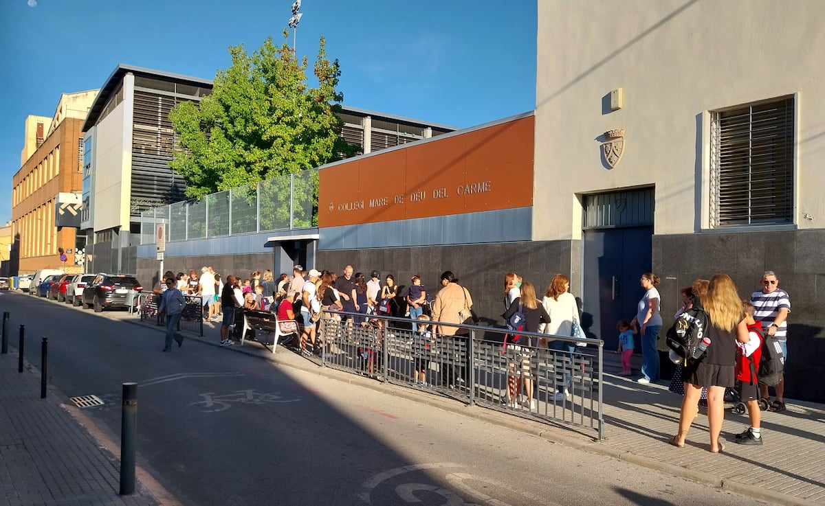 Fuga de familias por el conflicto en la escuela de Terrassa denunciada ...