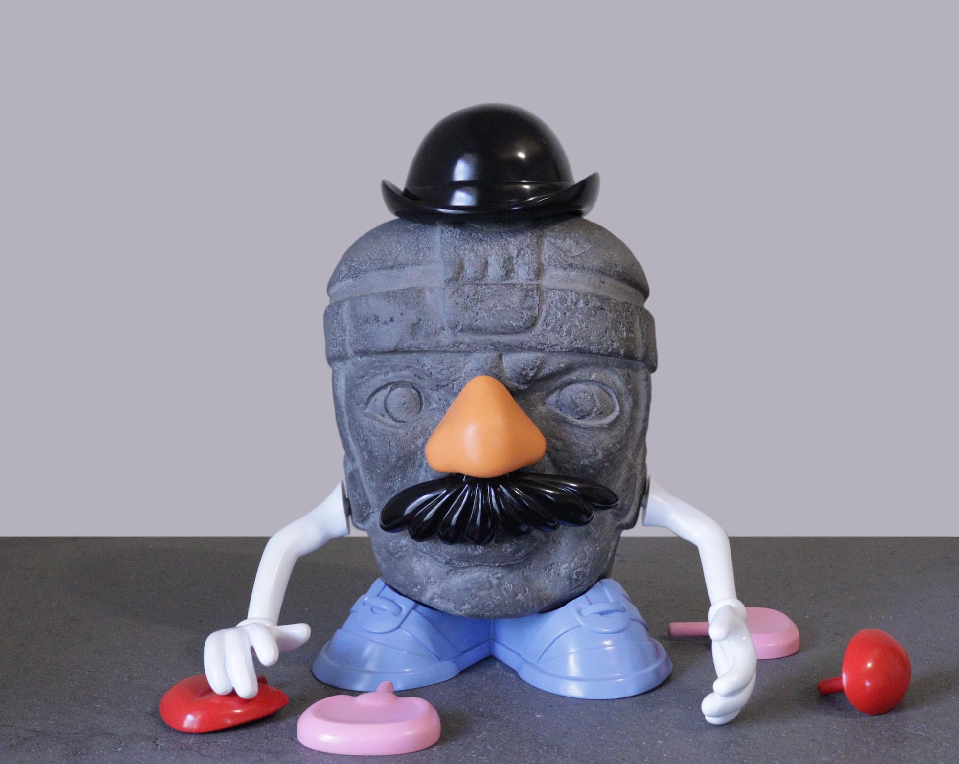 Chavis Mármol, el creador de la cabeza olmeca aplastando un Tesla ...