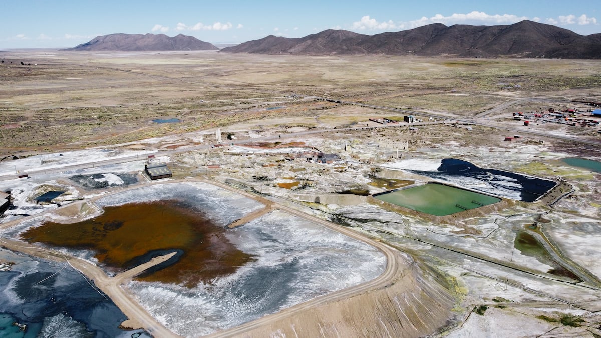 Una comunidad a orillas del desaparecido lago Poopó demanda el agua que ...
