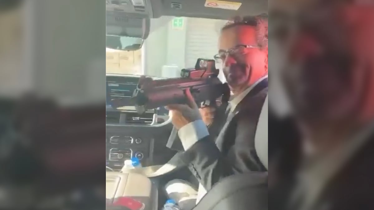 Jon Benjamin: Reino Unido destituye a su embajador en México tras la ...