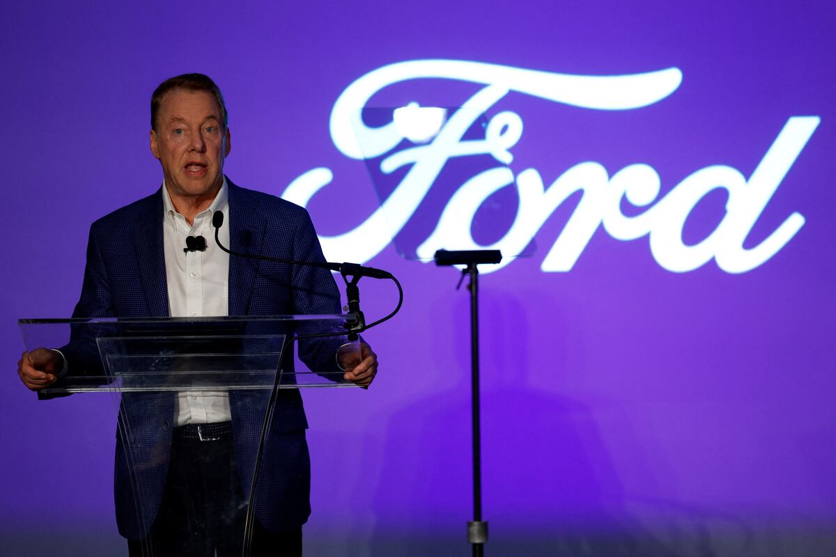 Ford Executive Chair Bill Ford calls on autoworkers to end strike, says ...