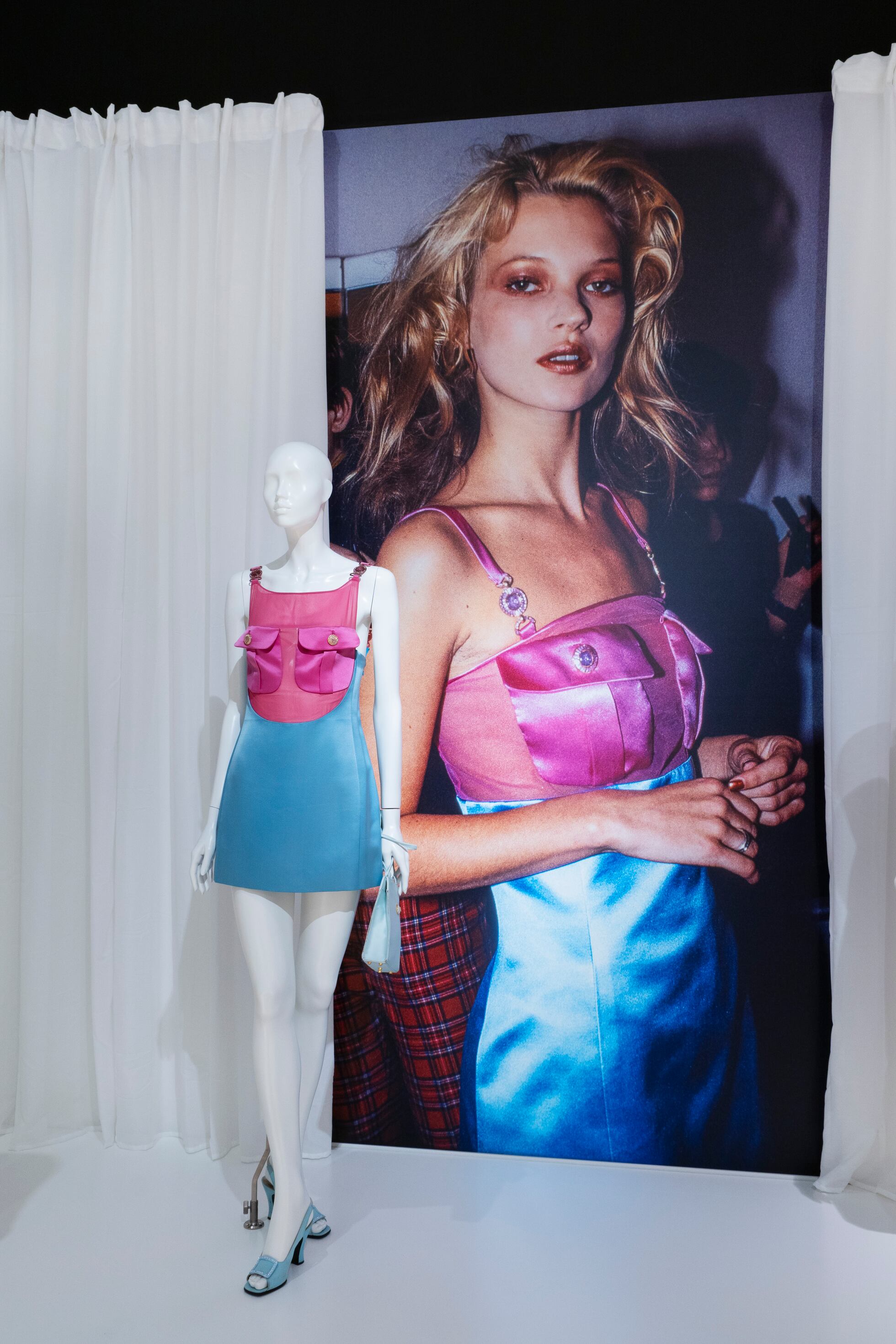 Málaga acoge la primera gran retrospectiva sobre Gianni Versace en ...