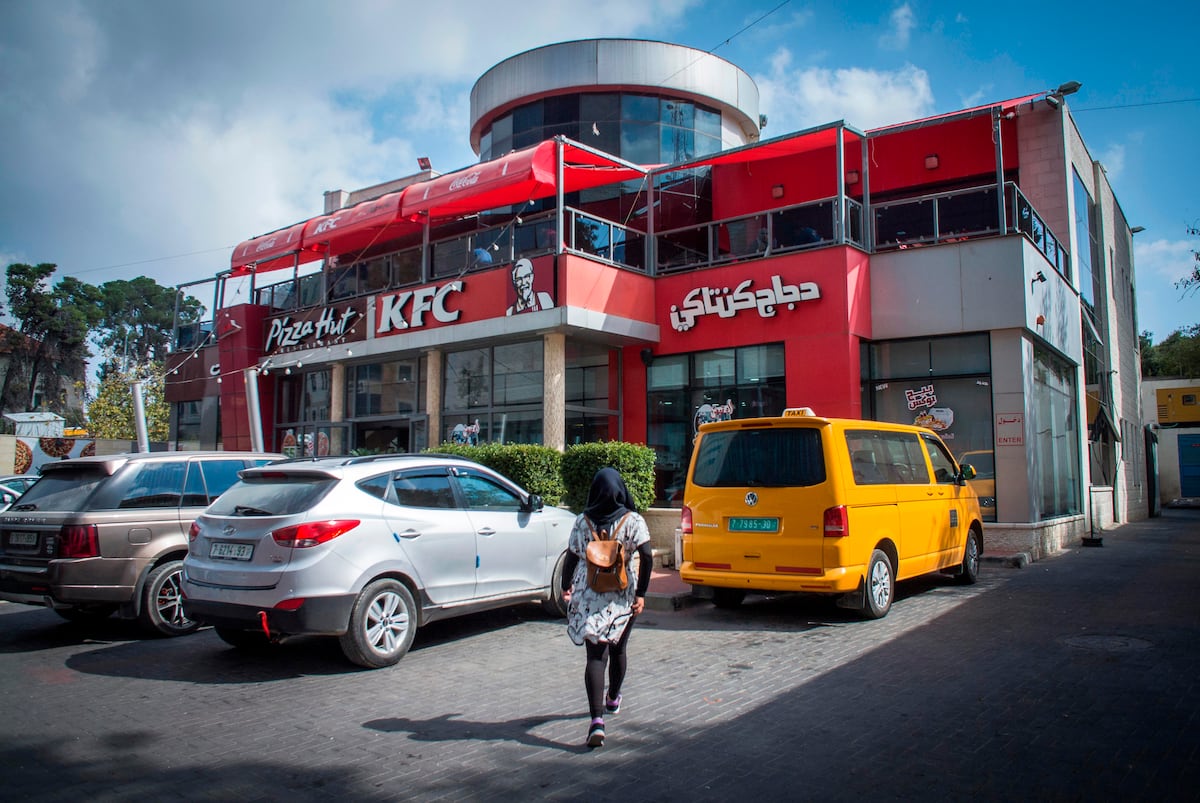 El misterio del pollo frito en Oriente Próximo | Negocios | EL PAÍS