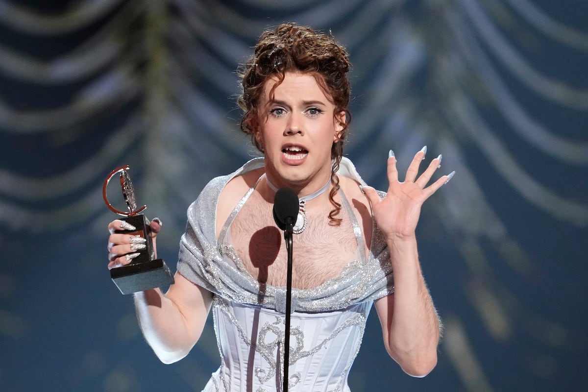 Así es Cole Escola, artista no binario y premio Tony a mejor actor en ...