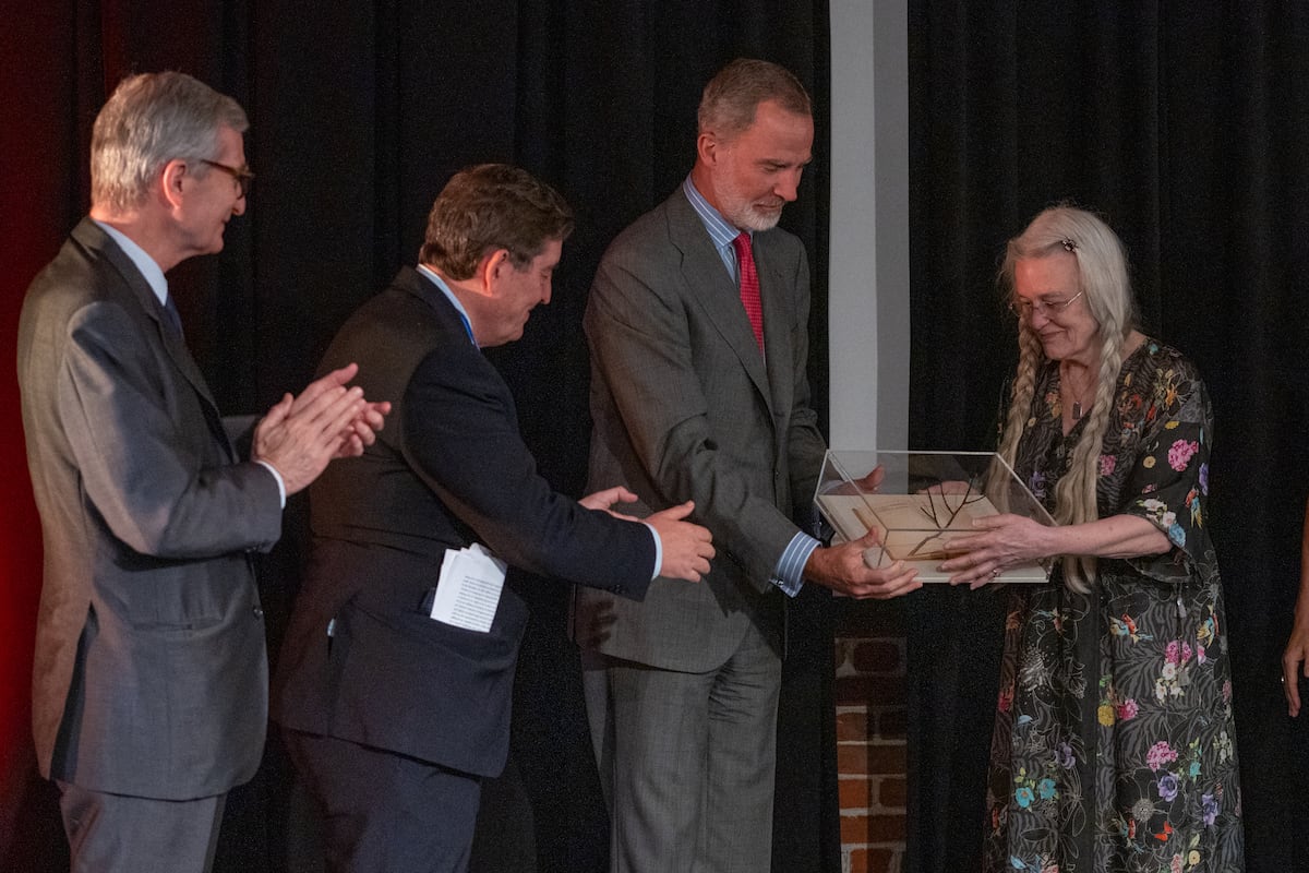 El rey Felipe VI entrega a Sharon Olds el primer premio internacional ...