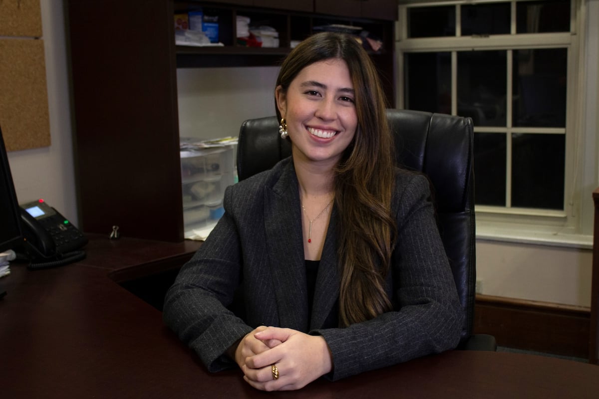Raquel Coronell: La primera latina en dirigir el periódico de Harvard ...