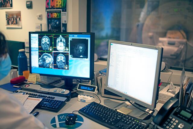 Stamp-sized microchip that imitates the human brain could speed up ...