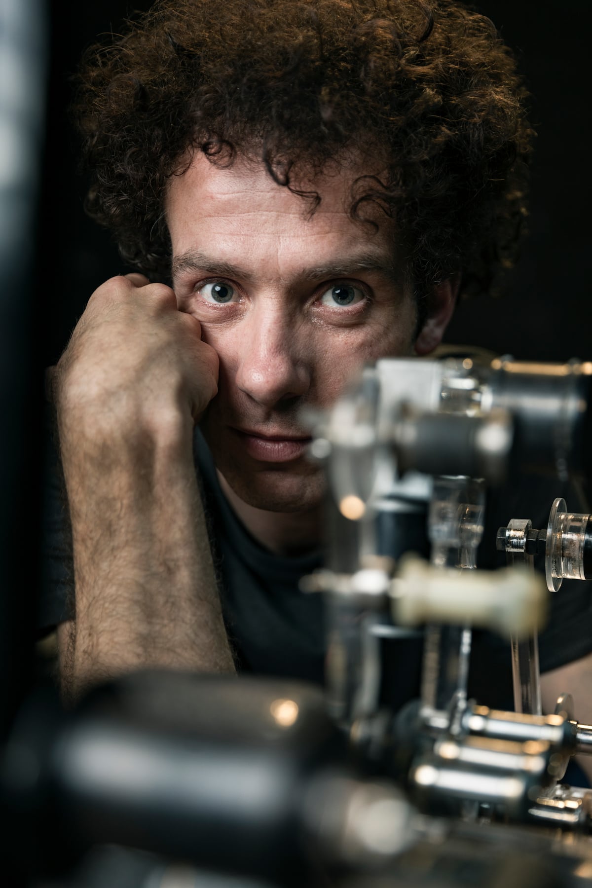 El artista que inventó el umbráfono, un instrumento construido con ...