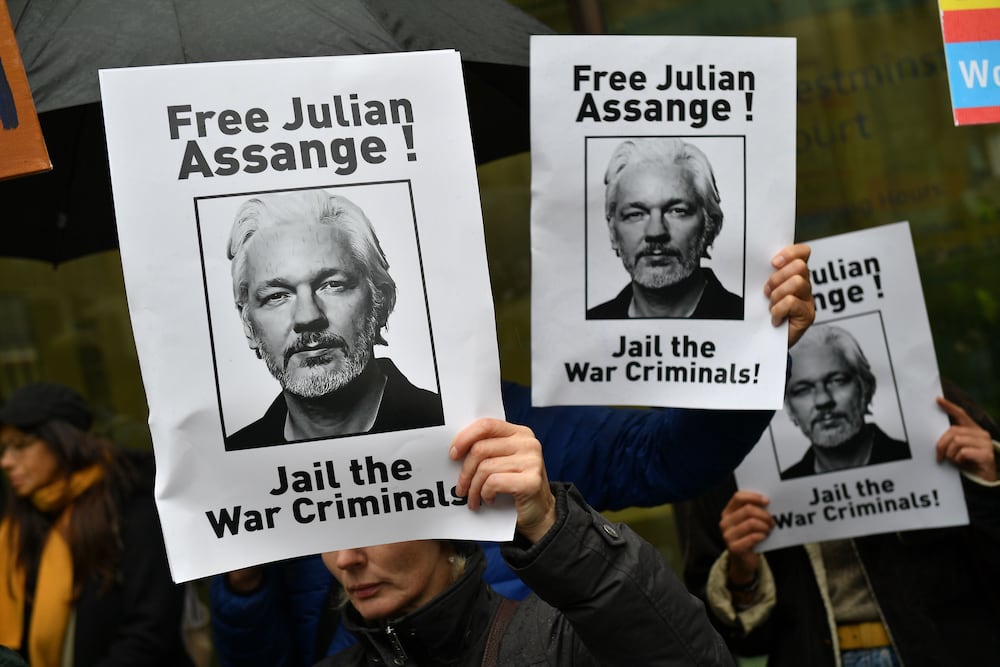 Julian Assange: Supporting Julian Assange, fighting for a free press ...