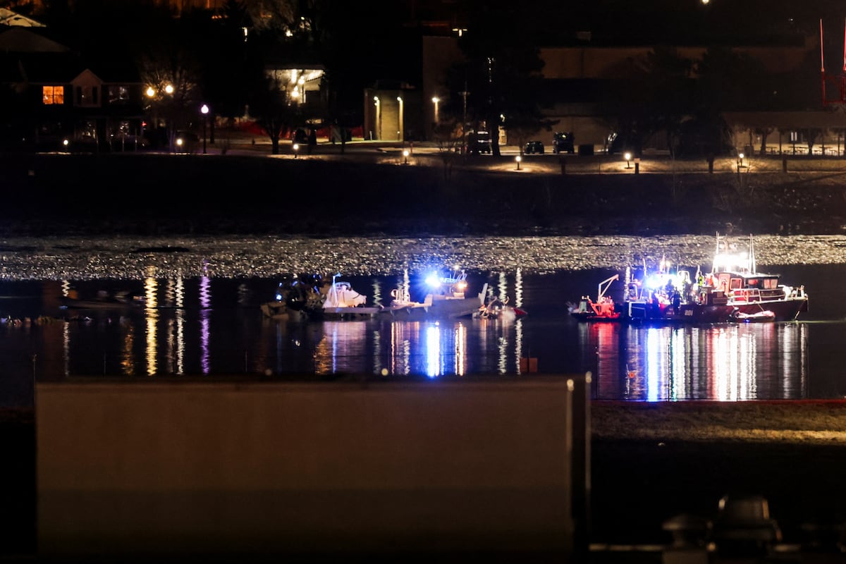 Los audios previos al accidente de avión en Washington: “Helicóptero ...