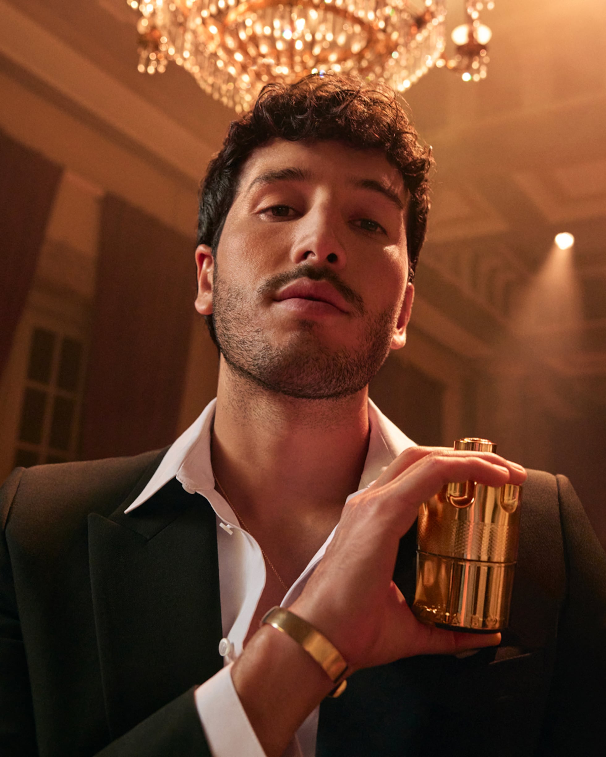 Un elixir de frambuesa y cuero: Sebastián Yatra tiene el perfume que ...