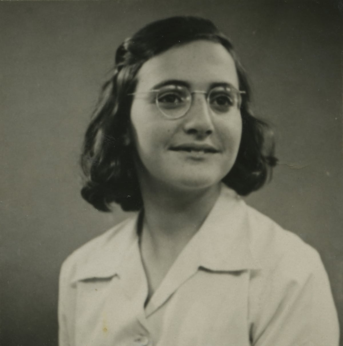 Margot, la hermana mayor de Ana Frank, sale de las sombras en su ...