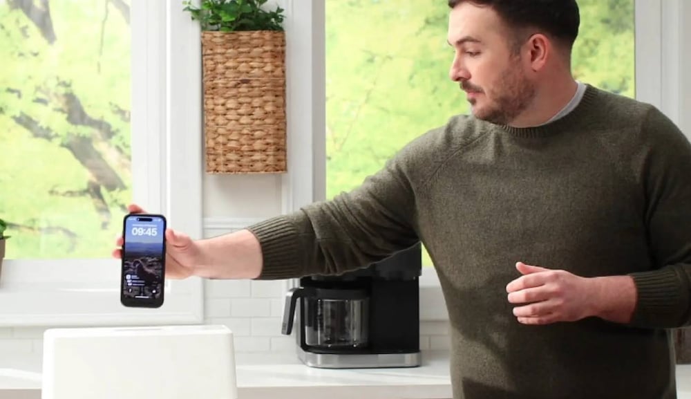 Este gadget con forma de tostadora te carga el teléfono en unos ...