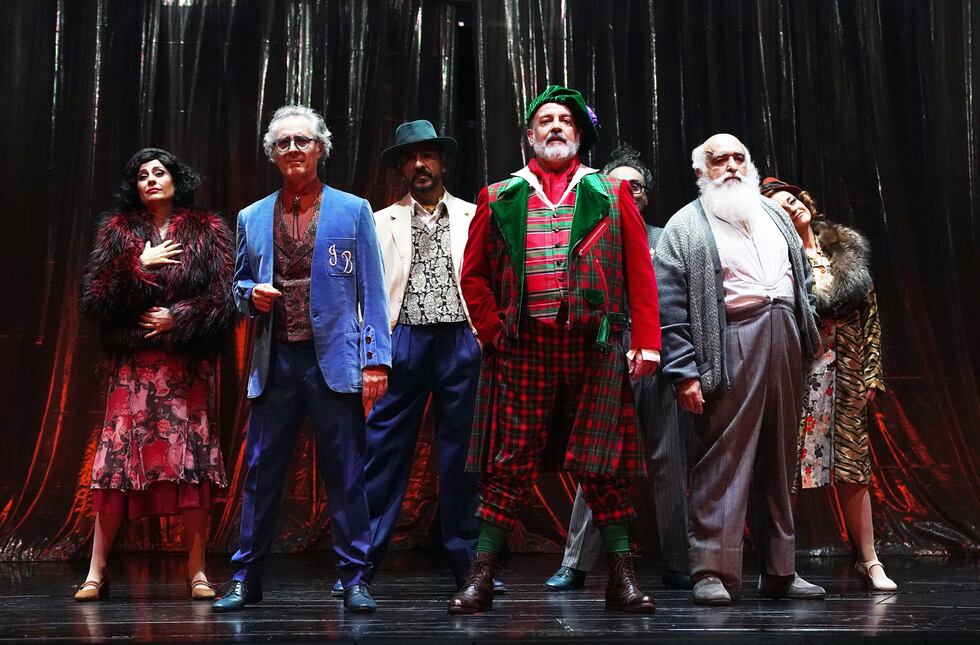 La ambiciosa producción del musical ‘Gypsy’ conquista Málaga | Cultura ...