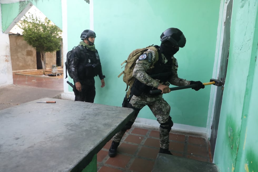 Venezuela regains control of its most violent prisons | International ...