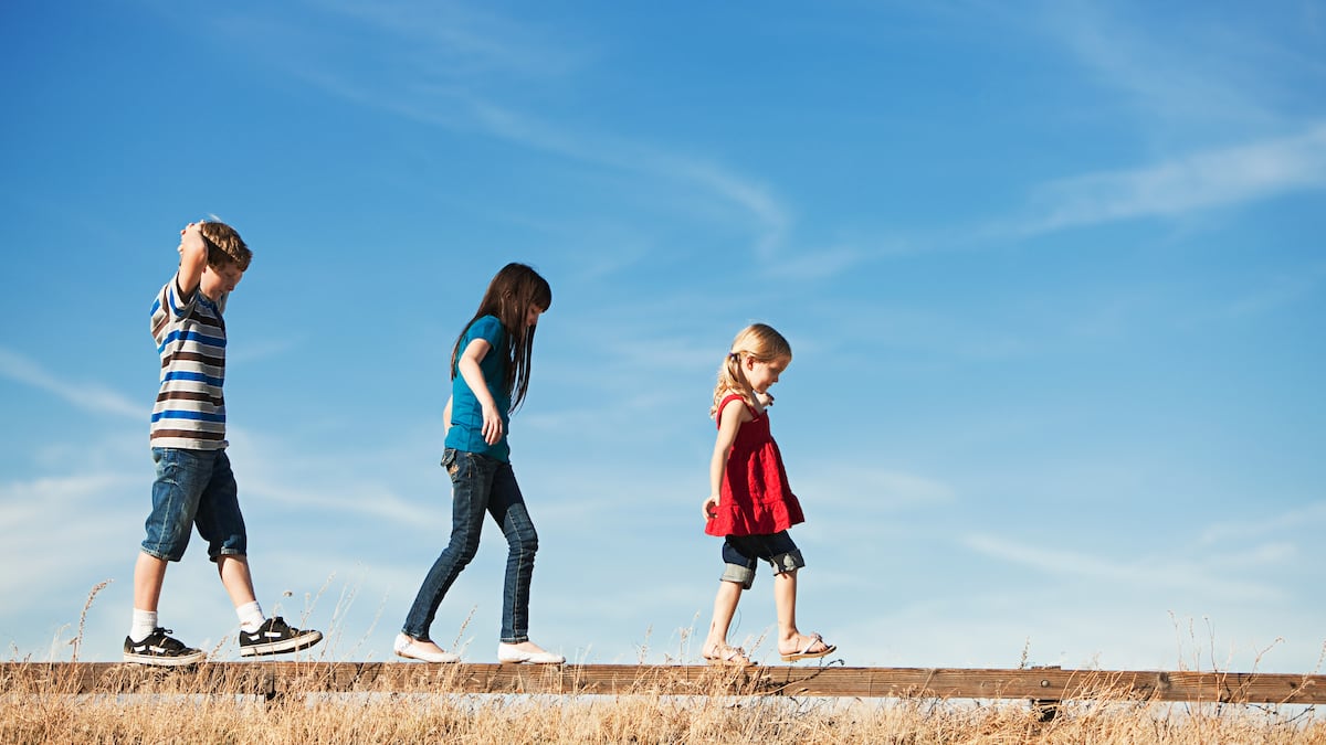 Síndrome del hermano mediano: ¿mito o realidad? | Expertos | Mamas ...