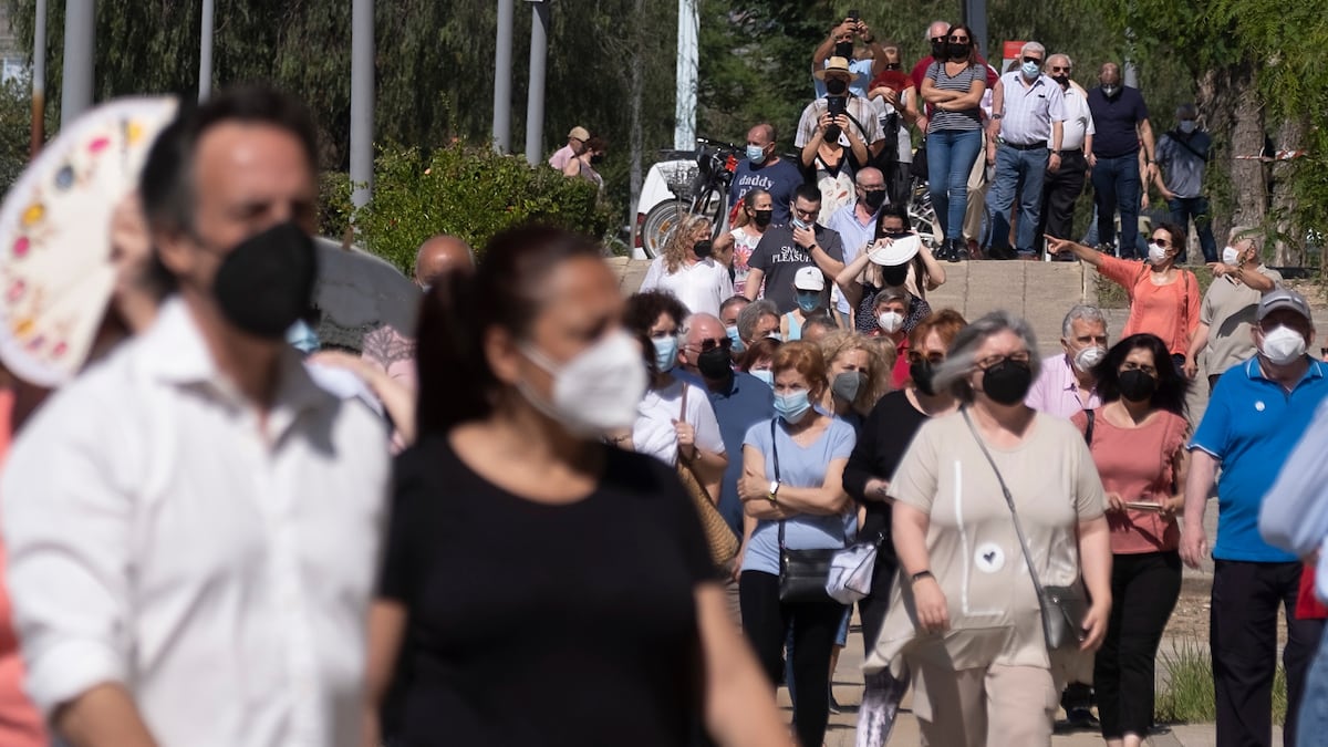 Face mask rule in Spain: Spanish PM announces that face masks will ...