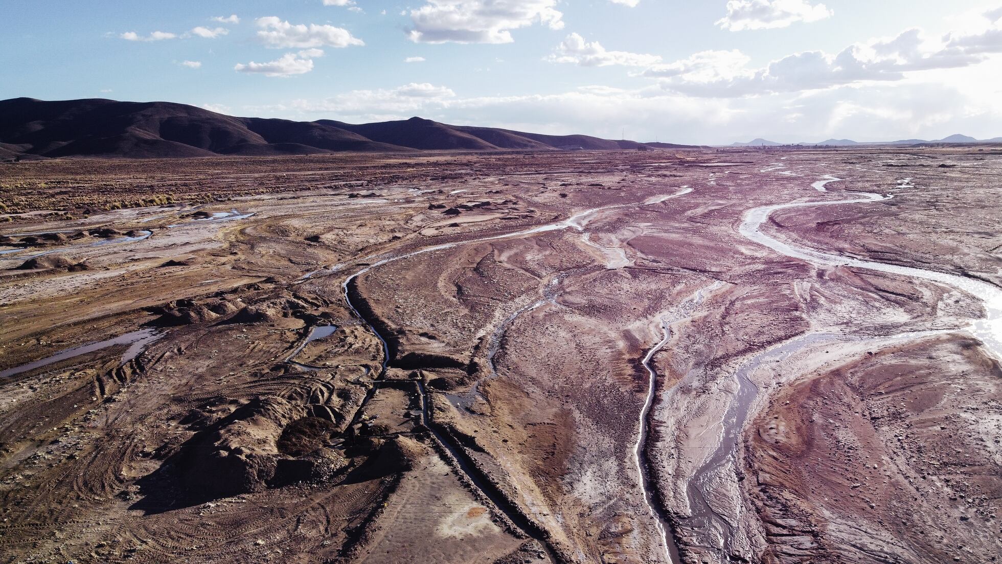 Una comunidad a orillas del desaparecido lago Poopó demanda el agua que ...