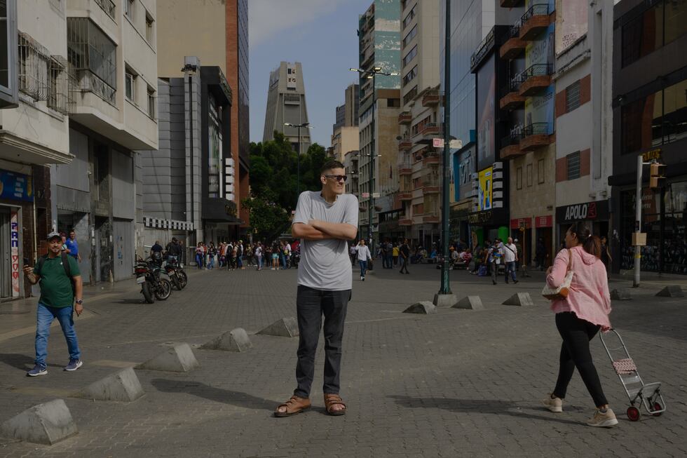 The sad story of Jeison, the man with the biggest feet in the world ...