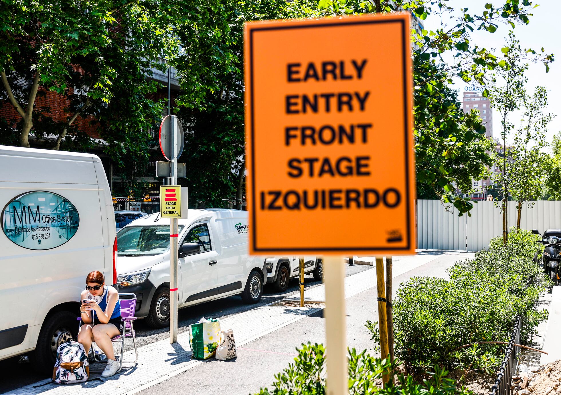 Anxious fans camp out on the eve of Taylor Swift’s concerts in Madrid ...