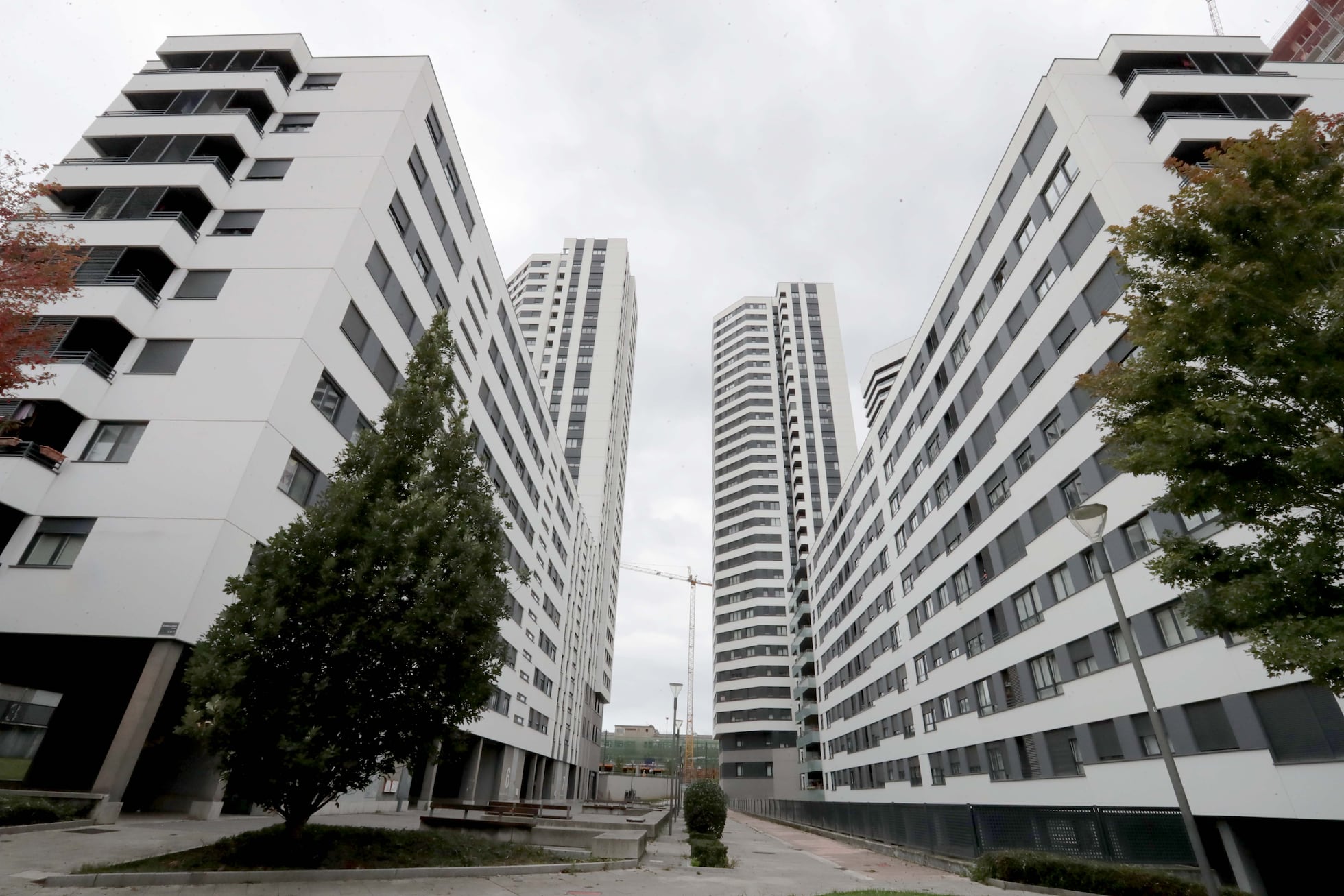 La invasión de los ‘bloques cebra’: el ‘fast food’ inmobiliario | Noticias de Cataluña | EL PAÍS