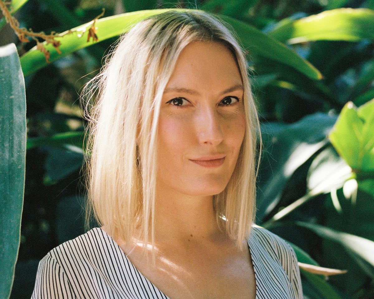 ‘Fuego en la garganta’, de Beatriz Serrano: una novela imprevisible para la generación que ...