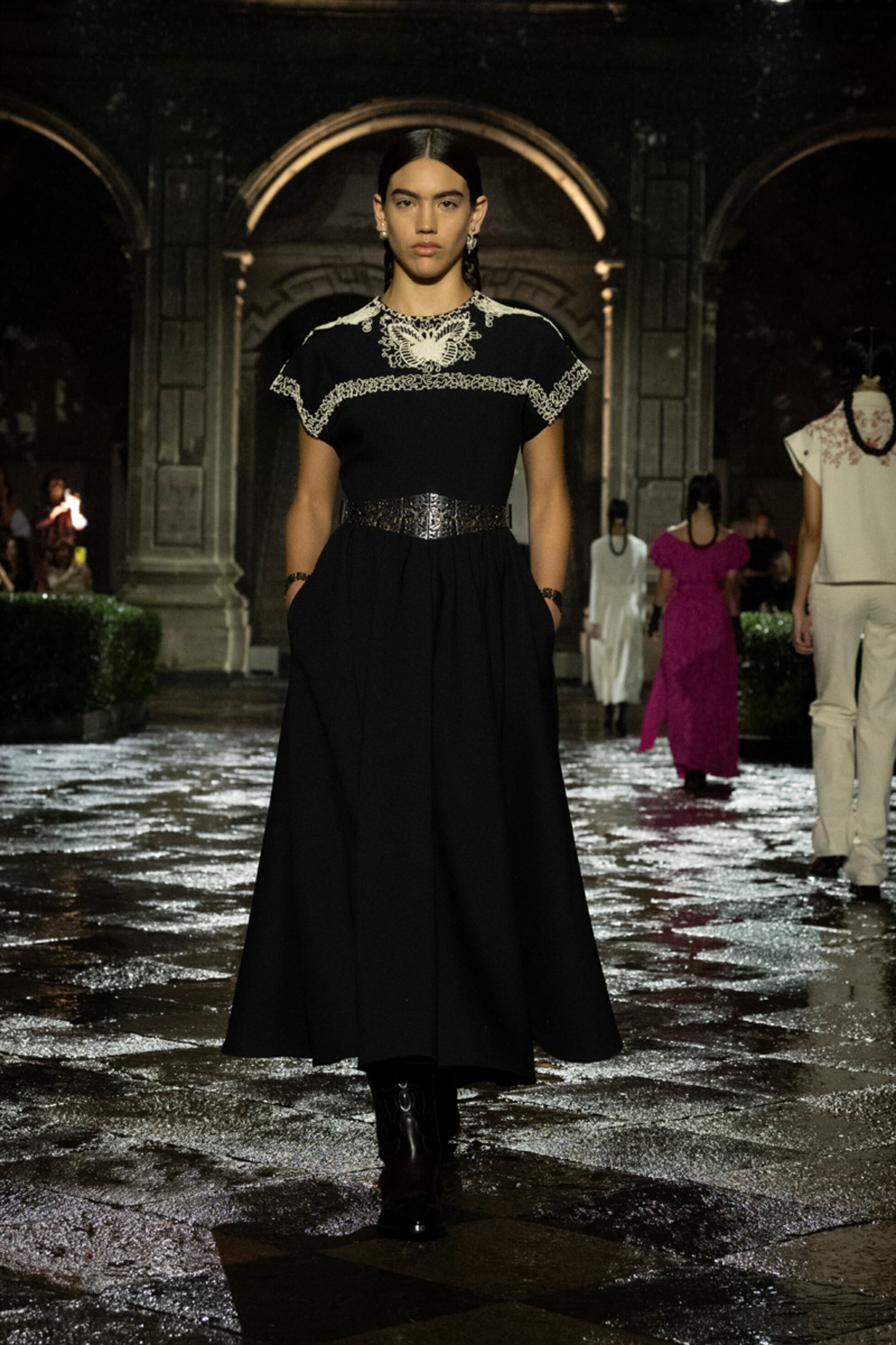 El homenaje de Dior a Frida Kahlo | Fotos | S Moda: Revista de moda ...