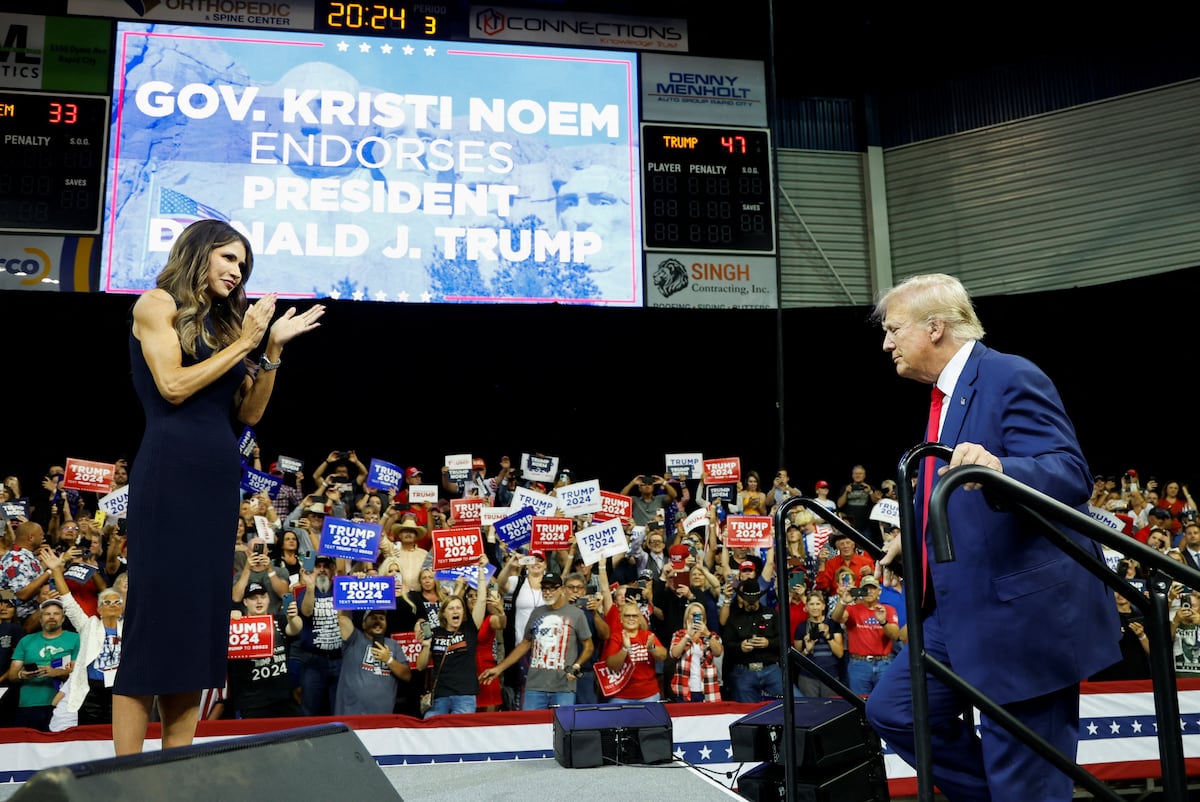Gov. Kristi Noem endorses Trump as he visits South Dakota | U.S. | EL ...