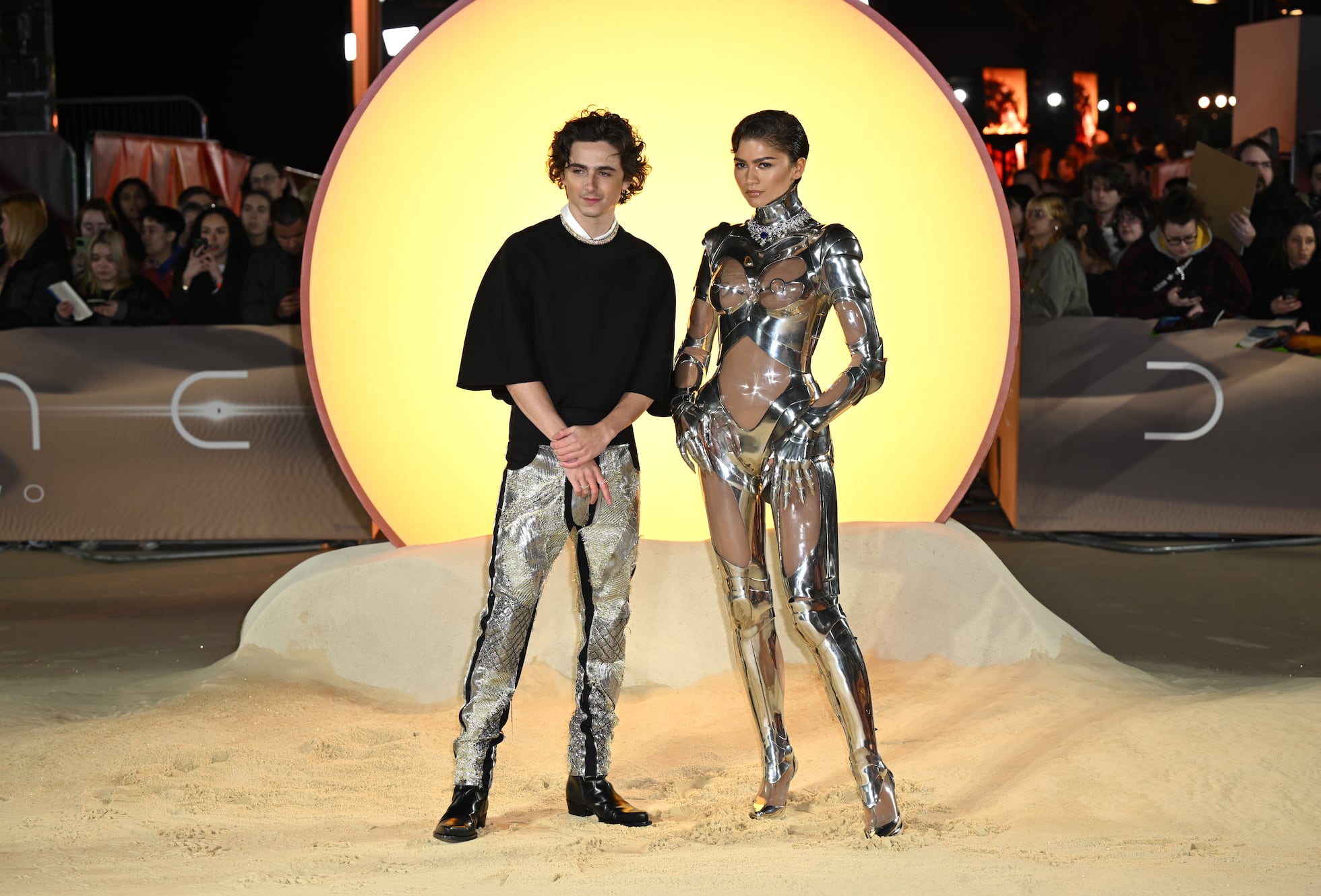 Zendaya vestida de robot: la historia de una armadura que es un tesoro ...