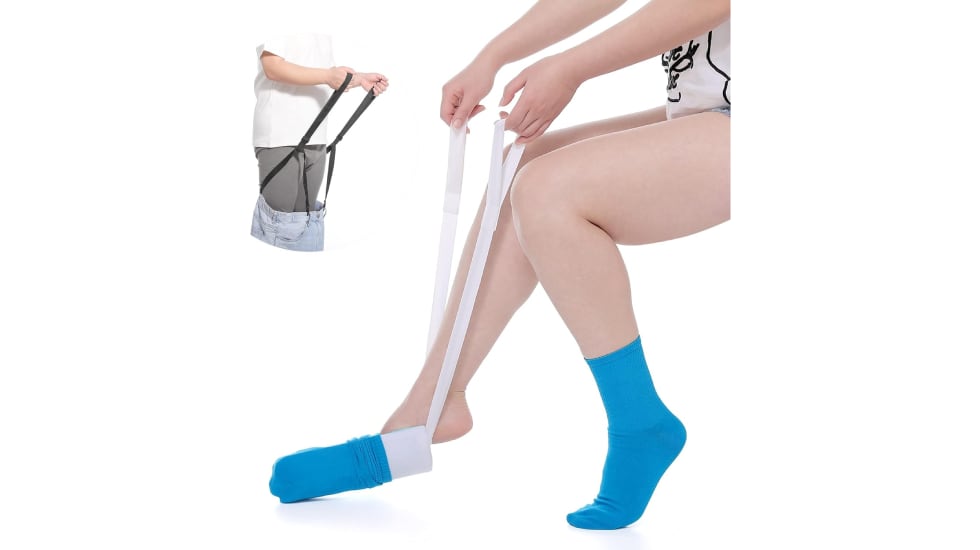 Este aparato ayuda a ponerse los calcetines sin agacharse | Top reviews ...