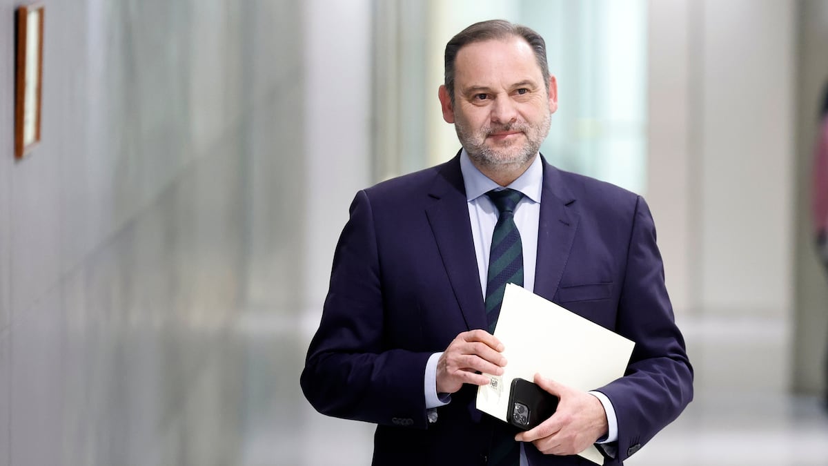 El desafío de Ábalos abre un nuevo frente al Gobierno en un momento muy ...