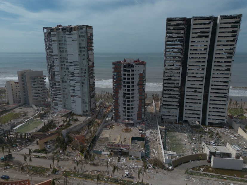 Portrait of a catastrophe: Acapulco stares into the abyss after the ...