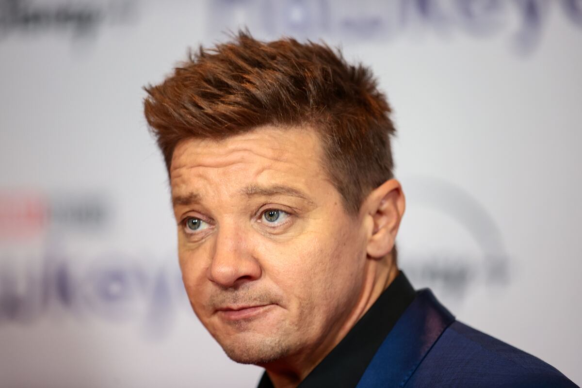 Jeremy Renner vuelve a caminar tras su accidente con una máquina ...
