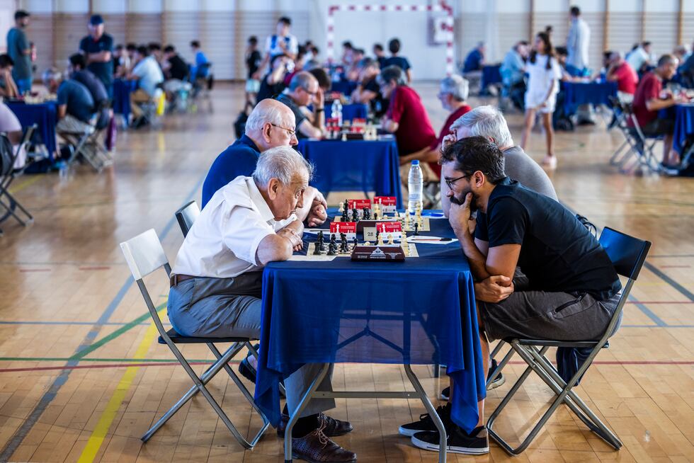 Manolín, the world’s oldest active chess player at 104 | Sports | EL ...
