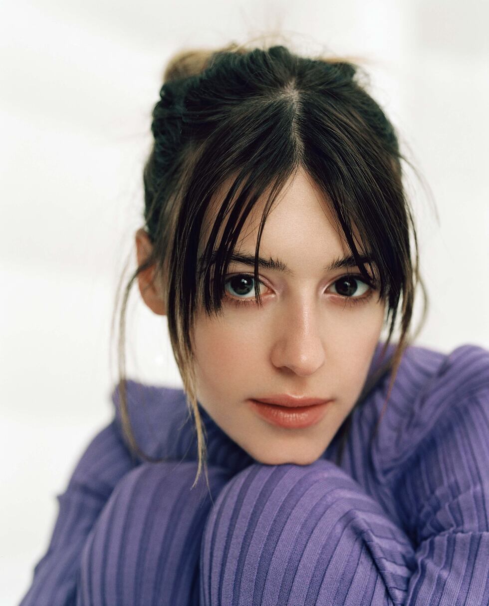 Daisy Edgar-Jones: la insólita historia de la «chica normal» que se ...